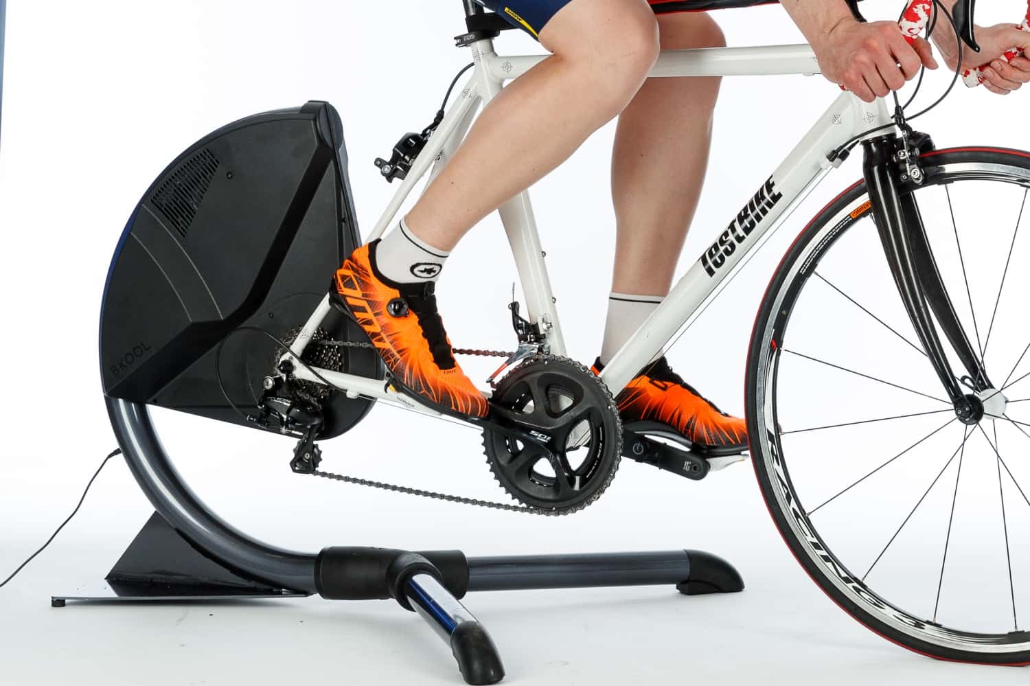 BKool zeigt den neuen Smart Air Rollentrainer