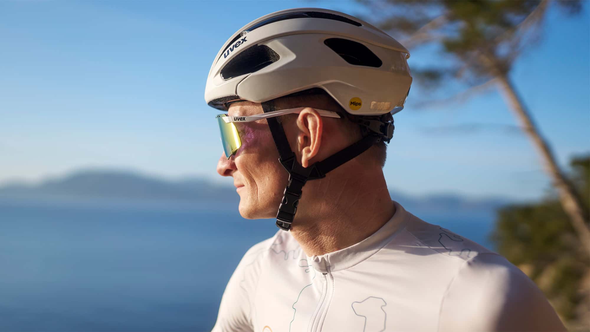 Neuer WorldTour-Helm uvex rise pro mips