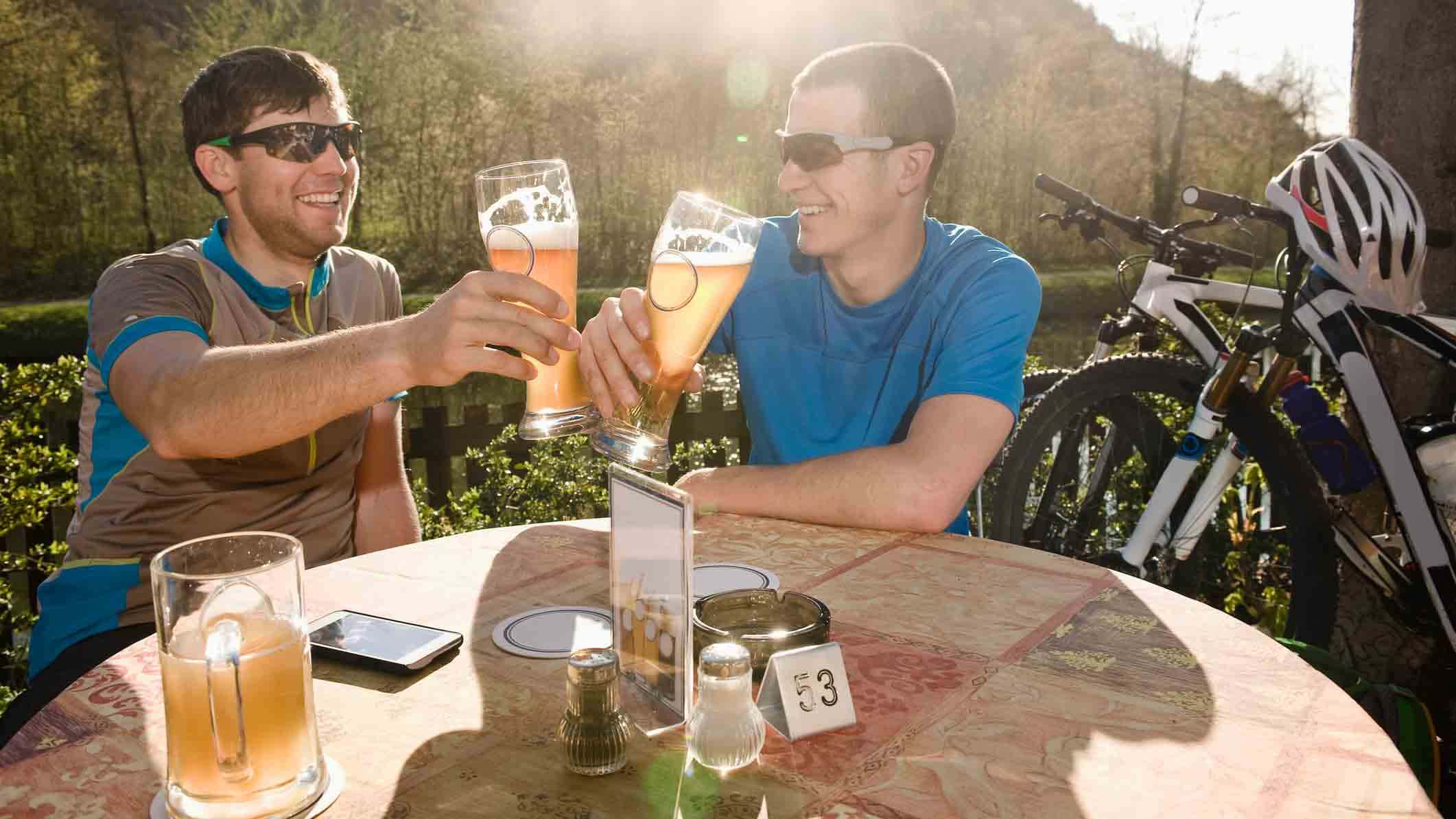 Radler: Die Geschichte des erfrischenden Kultgetränks für Radfahrer