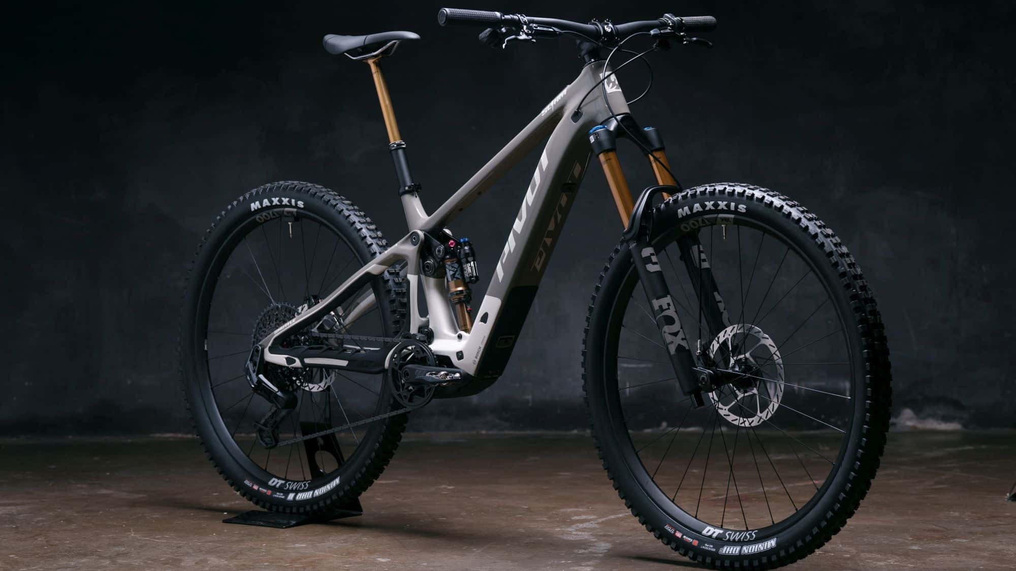 Neu: Pivot Shuttle SL/AM – Leichtgewicht jetzt mit Bosch-Power!